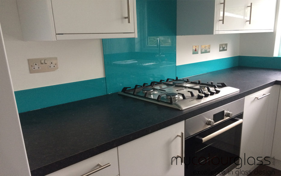 900x750mm glass splashback in Dulux or RAL colours